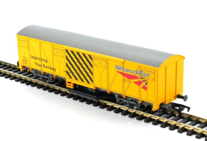 GM4430101 Gaugemaster Track Cleaning Wagon Network Rail OO Gauge